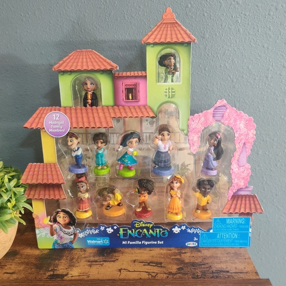 Disney | Toys | Encanto Playset Figurine Kids Toy 2 Pc Set Nwt Disney ...